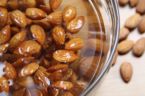 9 Benefits of Almonds Soaked in Water | New Health Advisor