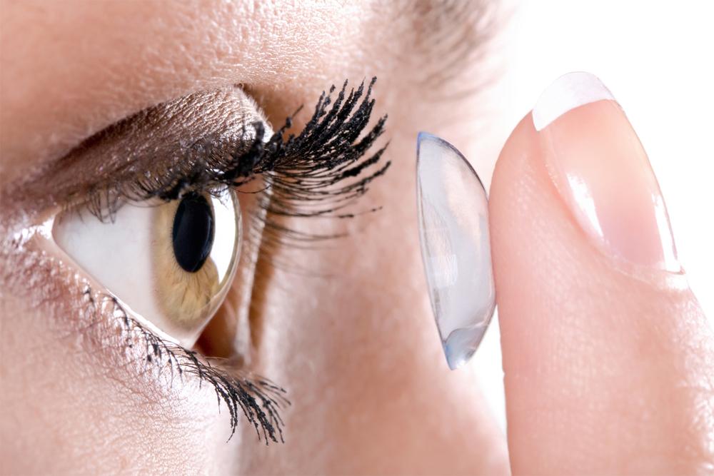 Easy Way to Put in Contacts | New Health Advisor